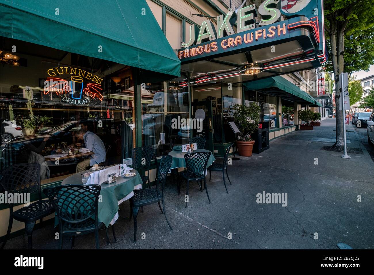 Downtown portland oregon streets hi-res stock photography and images ...