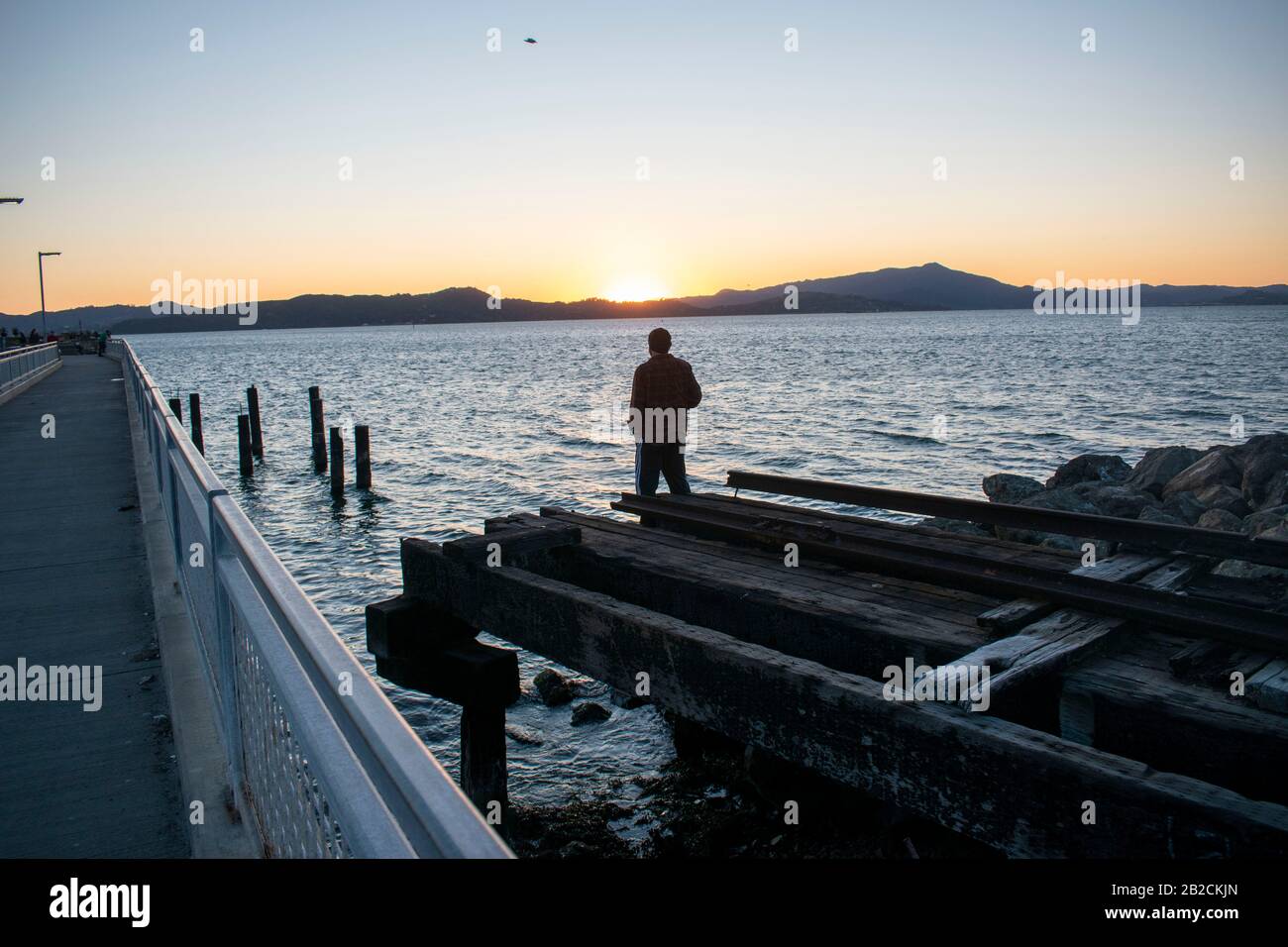 Old man walking alone sunset hi-res stock photography and images - Alamy