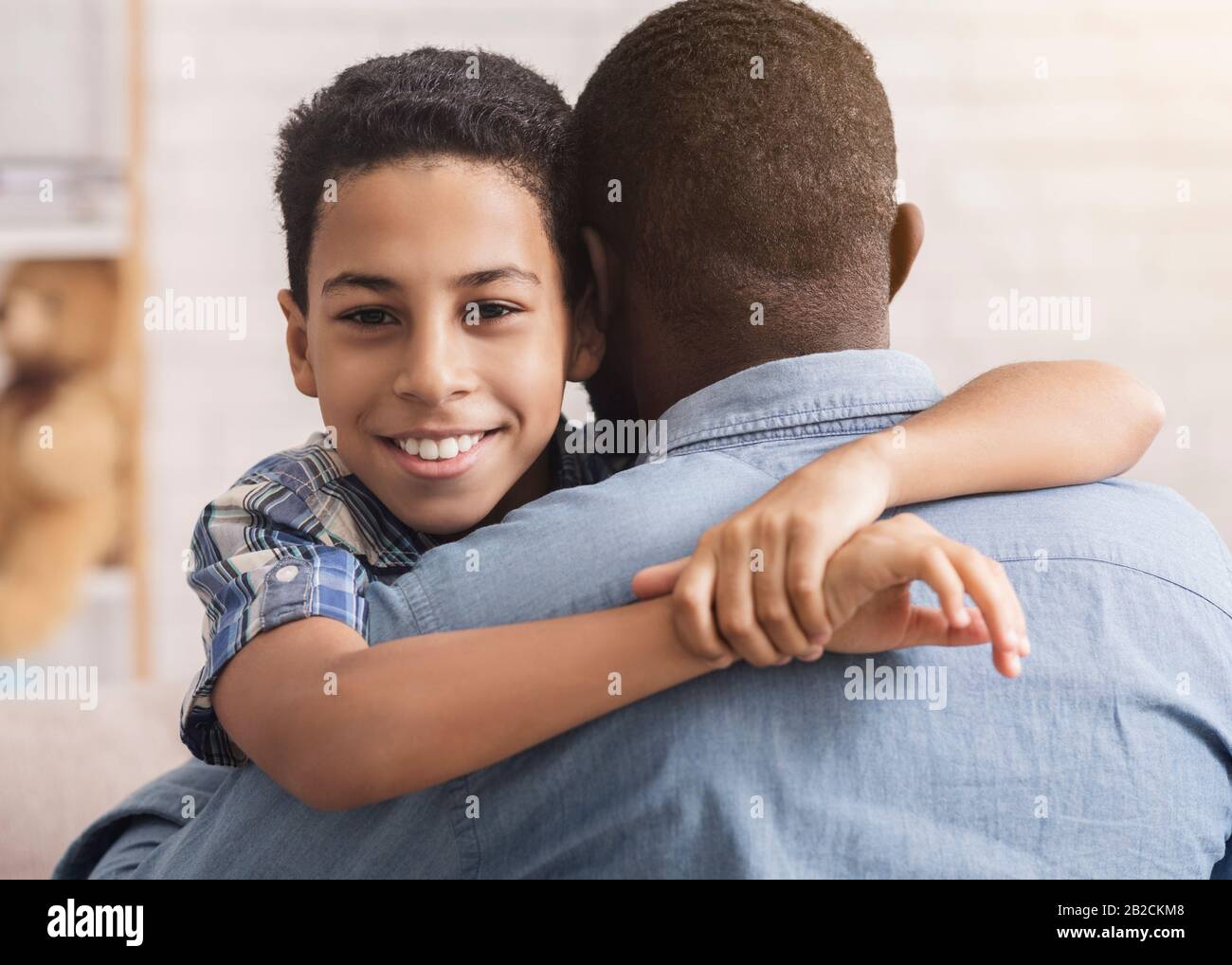 Father hug teen son hi-res stock photography and images - Alamy
