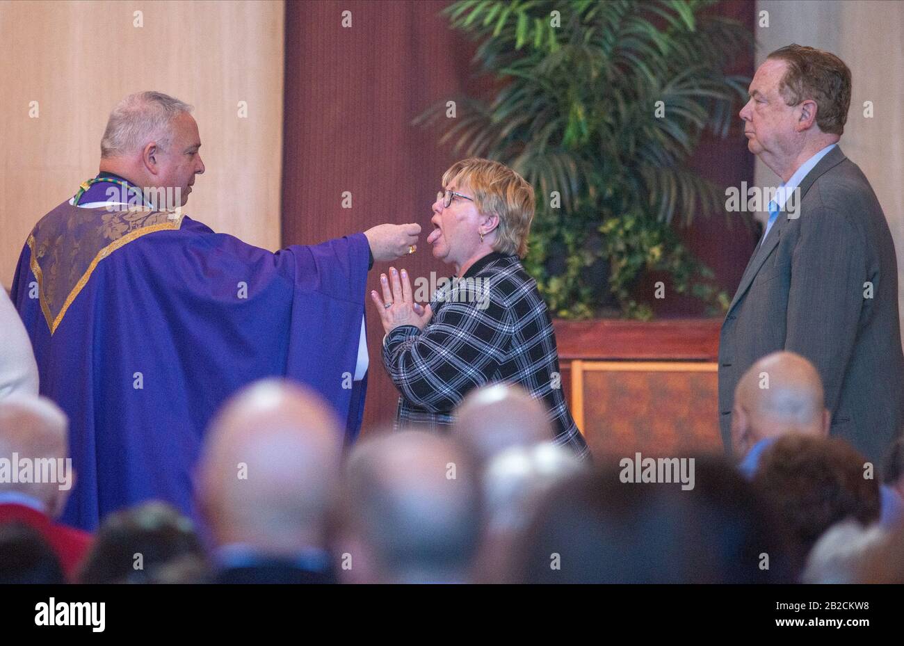 Father andrew cain hi-res stock photography and images - Alamy