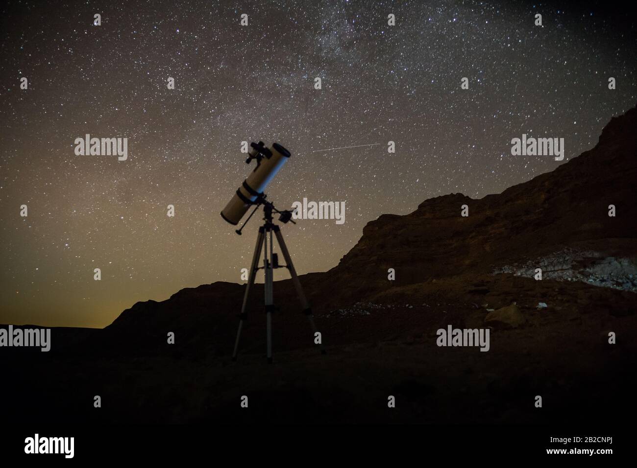 Telescope under night sky hi-res stock photography and images - Alamy