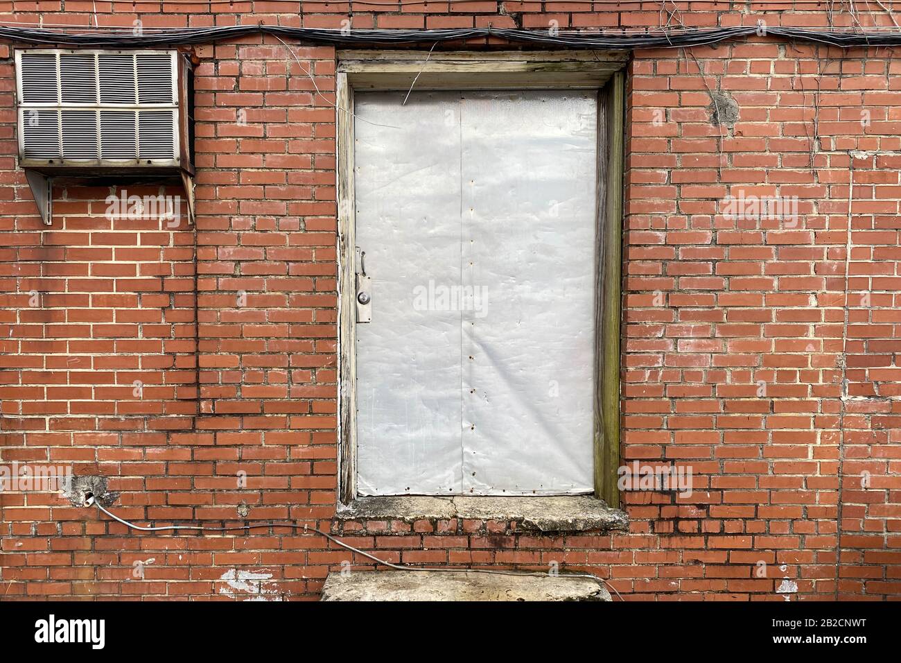 Back alley doors hi-res stock photography and images - Alamy