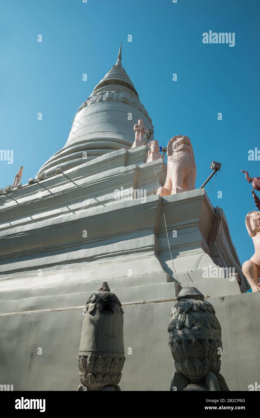 The main stupa on Wat Phnom temple in Phnom Penh, Cambodia, Asia Stock ...