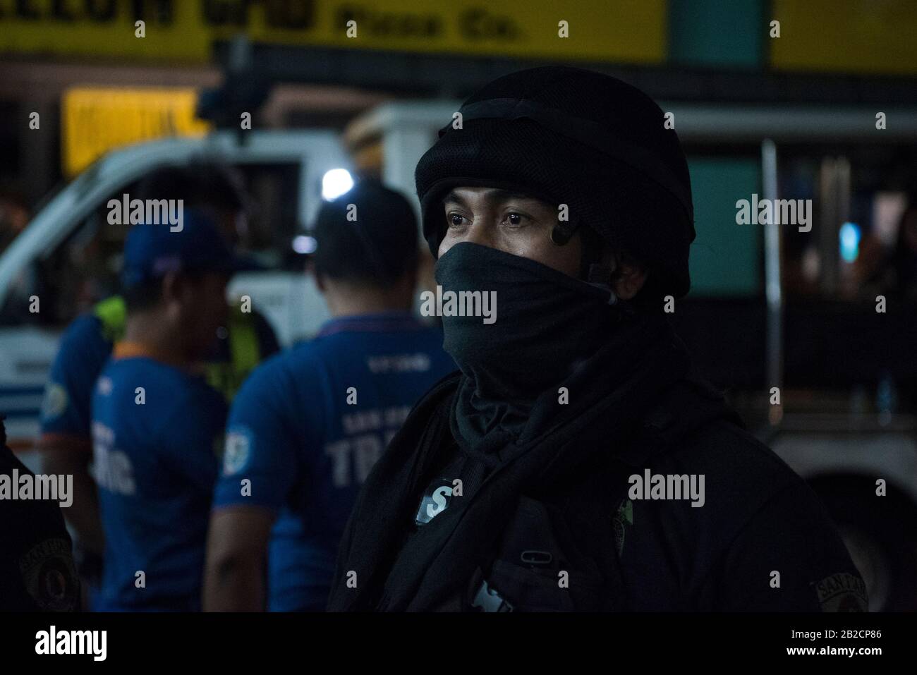 A SWAT police officer observes the crowd outside V shopping mall.Police ...