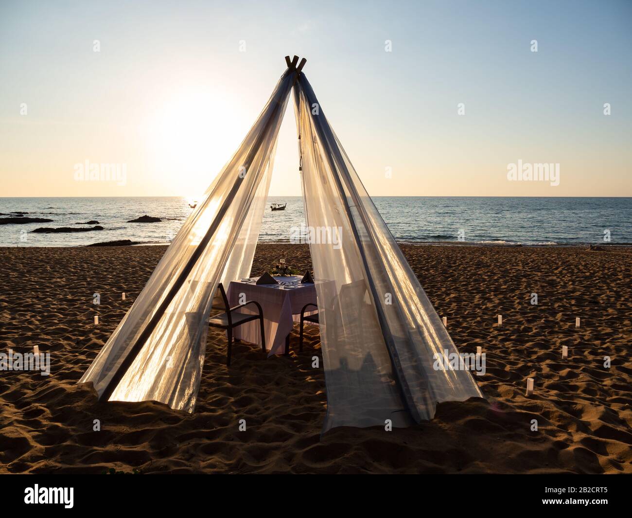 Dinner table at the beach in Bali Stock Photo - Alamy