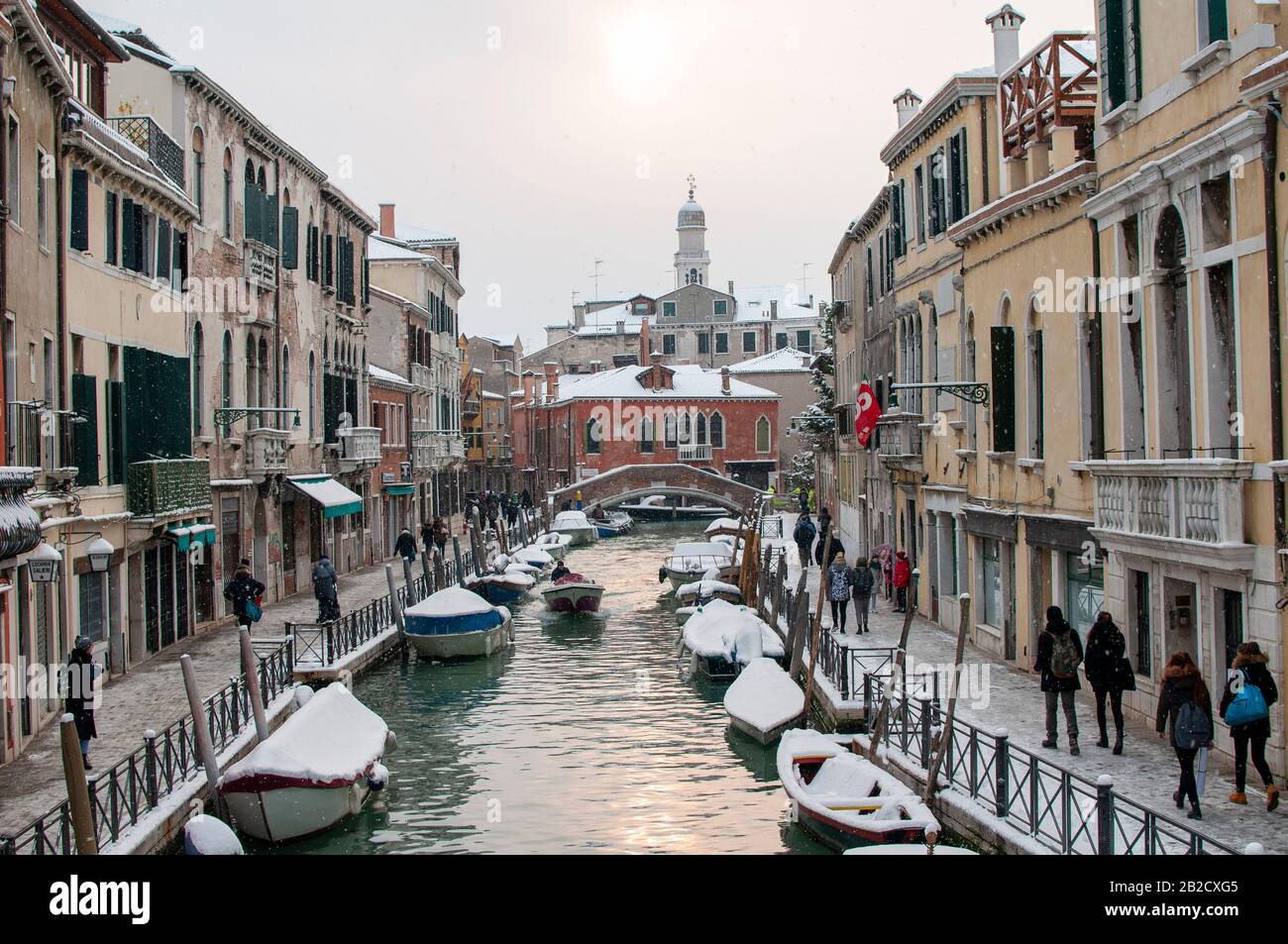Canal in venice with snow hi-res stock photography and images - Alamy
