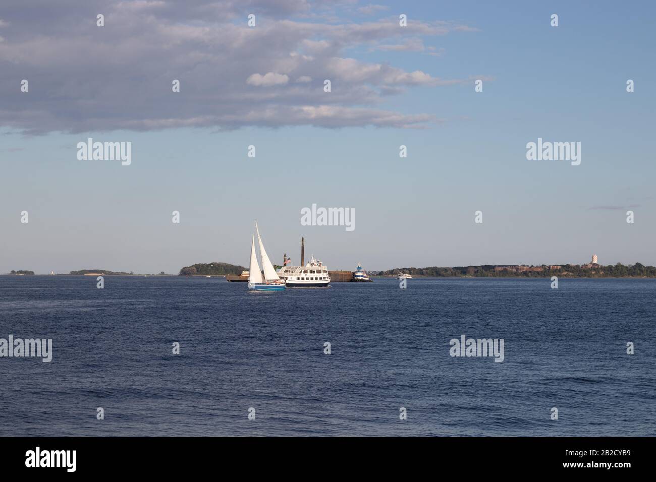 Boats in open ocean hi-res stock photography and images - Alamy