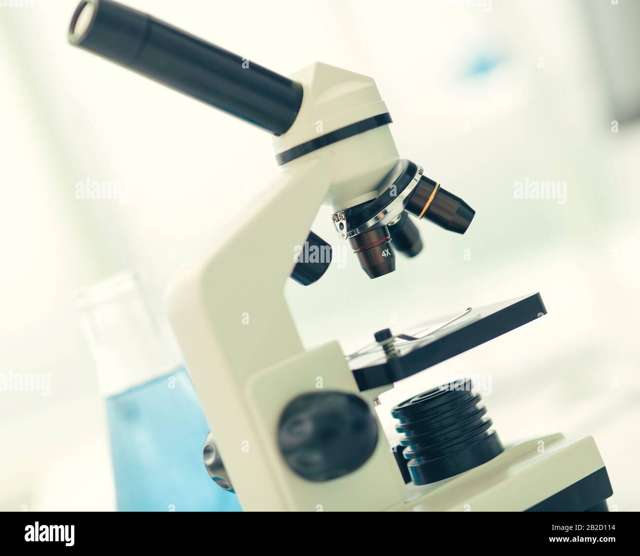 Optical table lab hi-res stock photography and images - Alamy