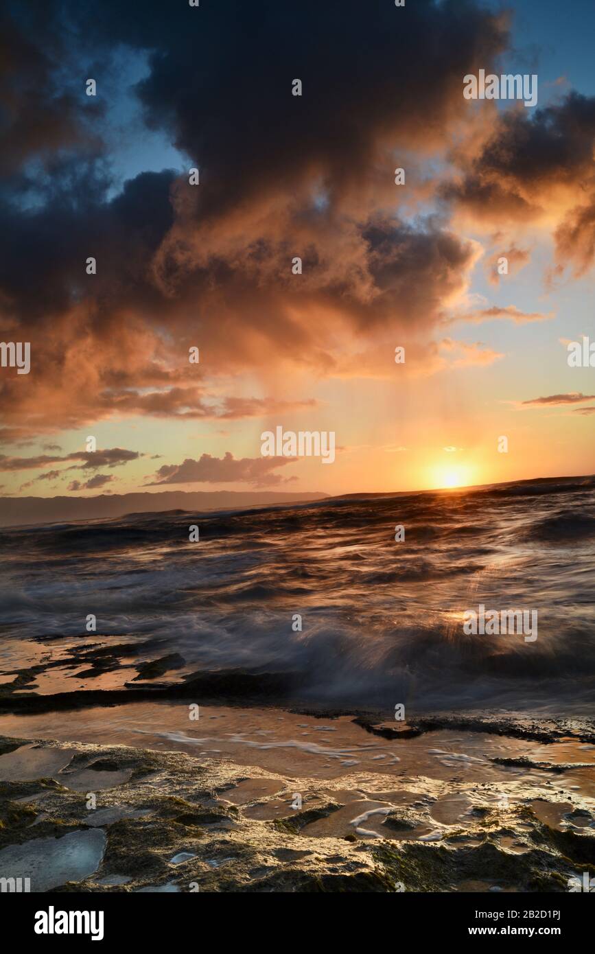Tropical storms in hawaii hi-res stock photography and images - Alamy