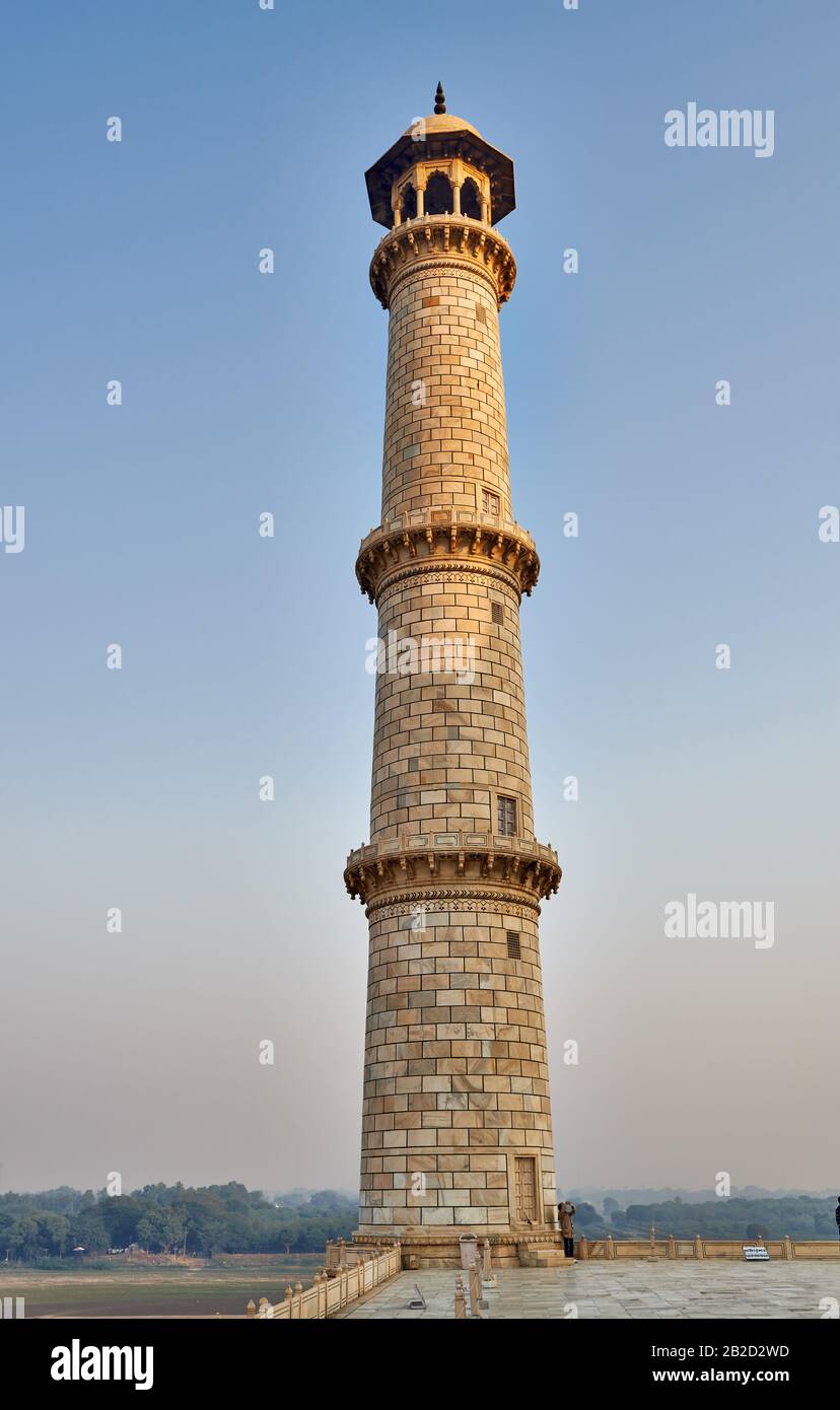 close up minaret of Taj Mahal, Agra, Uttar Pradesh, India Stock Photo ...