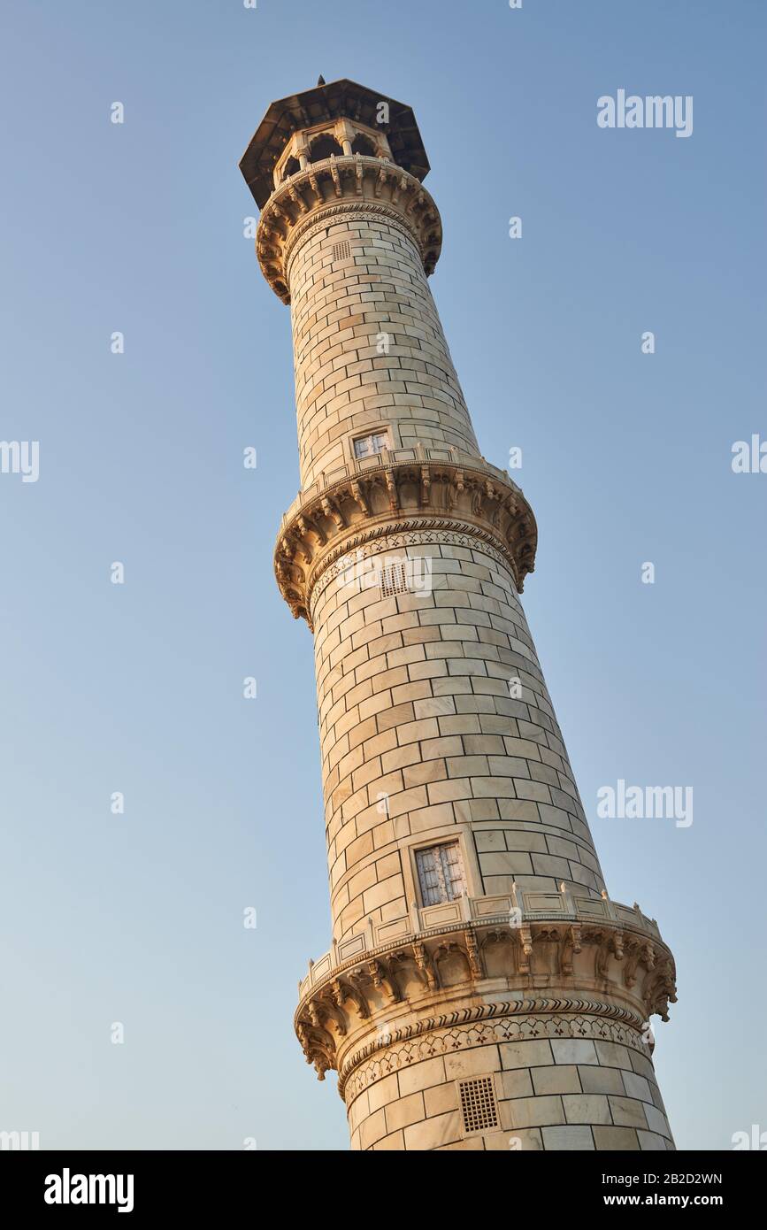 close up minaret of Taj Mahal, Agra, Uttar Pradesh, India Stock Photo ...