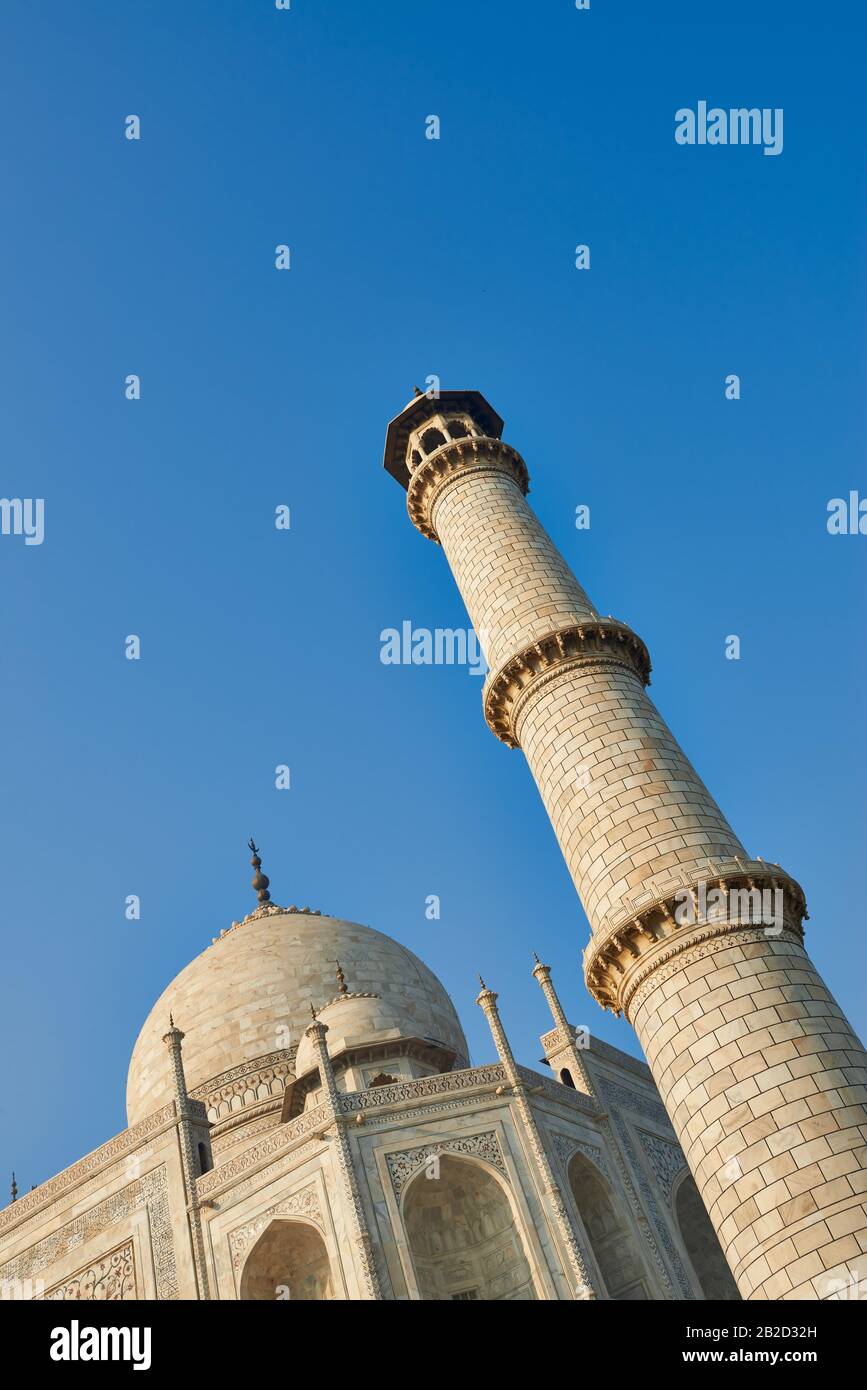 close up minaret of Taj Mahal, Agra, Uttar Pradesh, India Stock Photo ...