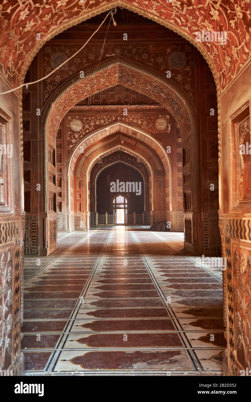 Archways in the mosque of Taj Mahal, Agra, Uttar Pradesh, India Stock ...