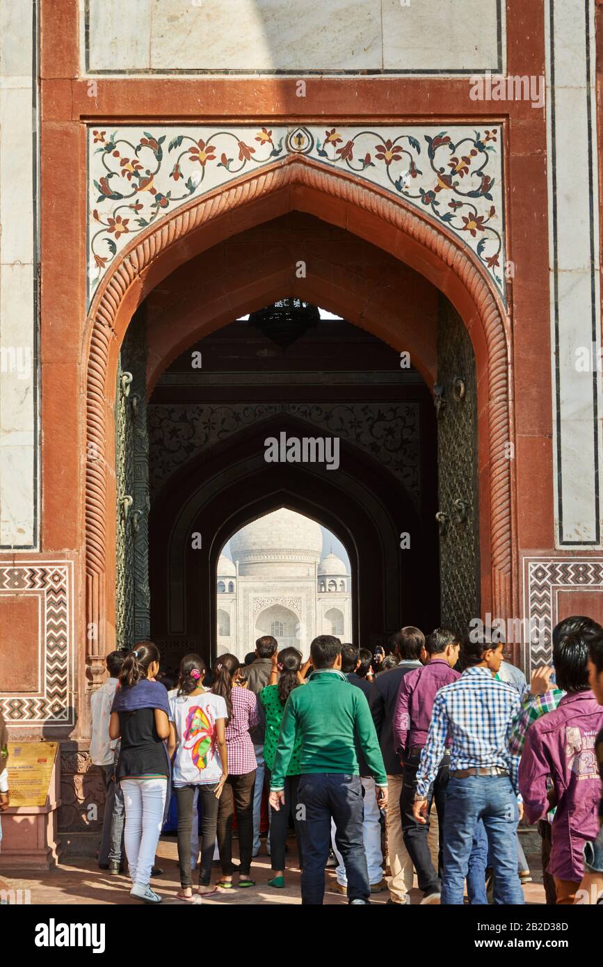 Gate of taj mahal hi-res stock photography and images - Alamy