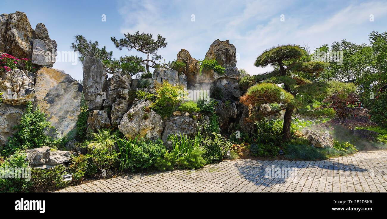 Traditional Chinese City Garden Park in Beijing Stock Photo - Alamy