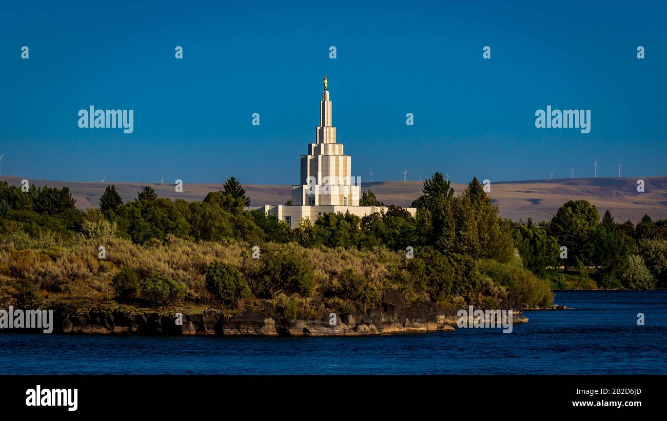 Mormon Temple in Idaho Falls, with Angel Moroni statue atop Stock Photo ...