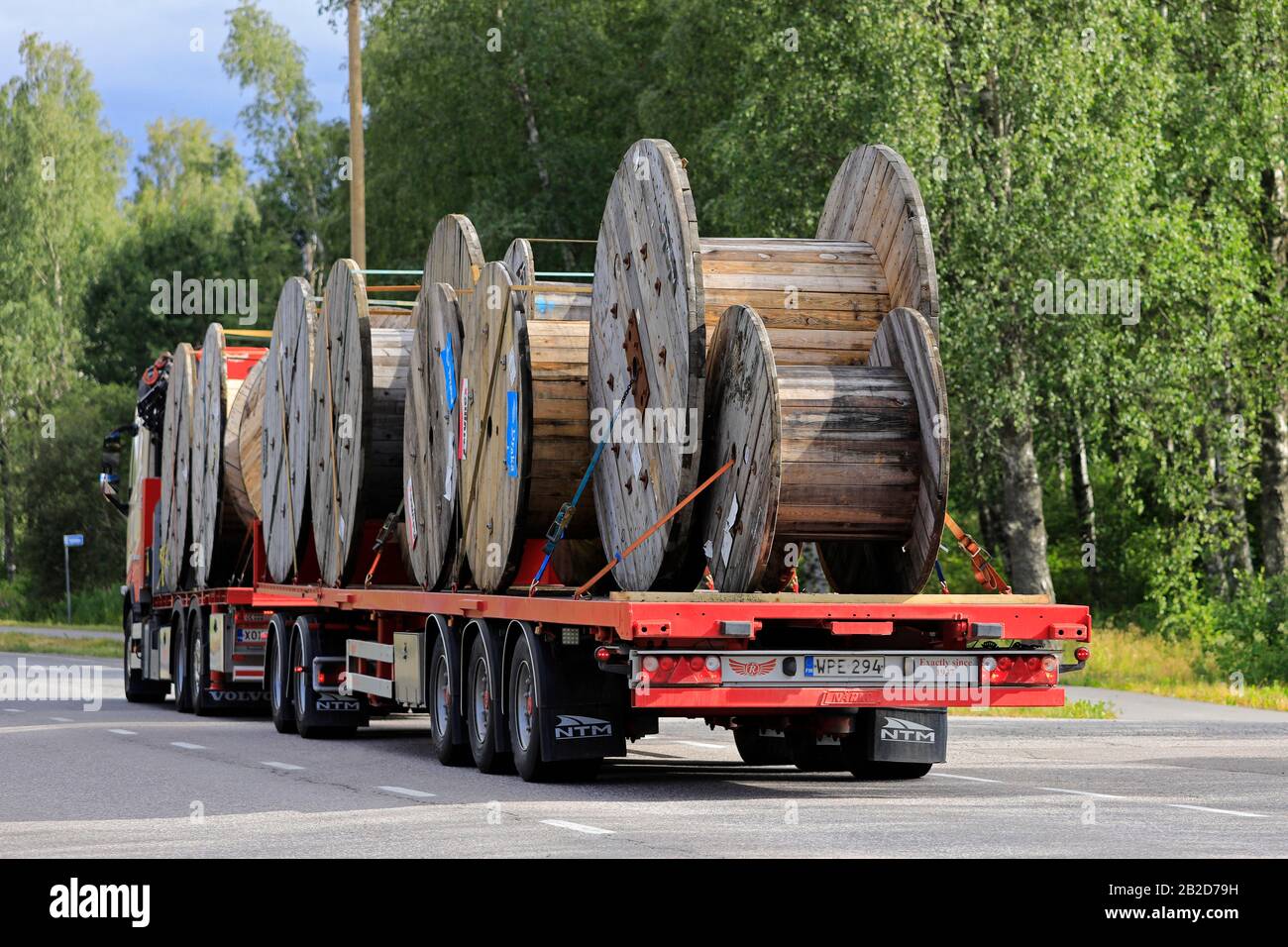 Cable drum transport hi-res stock photography and images - Alamy