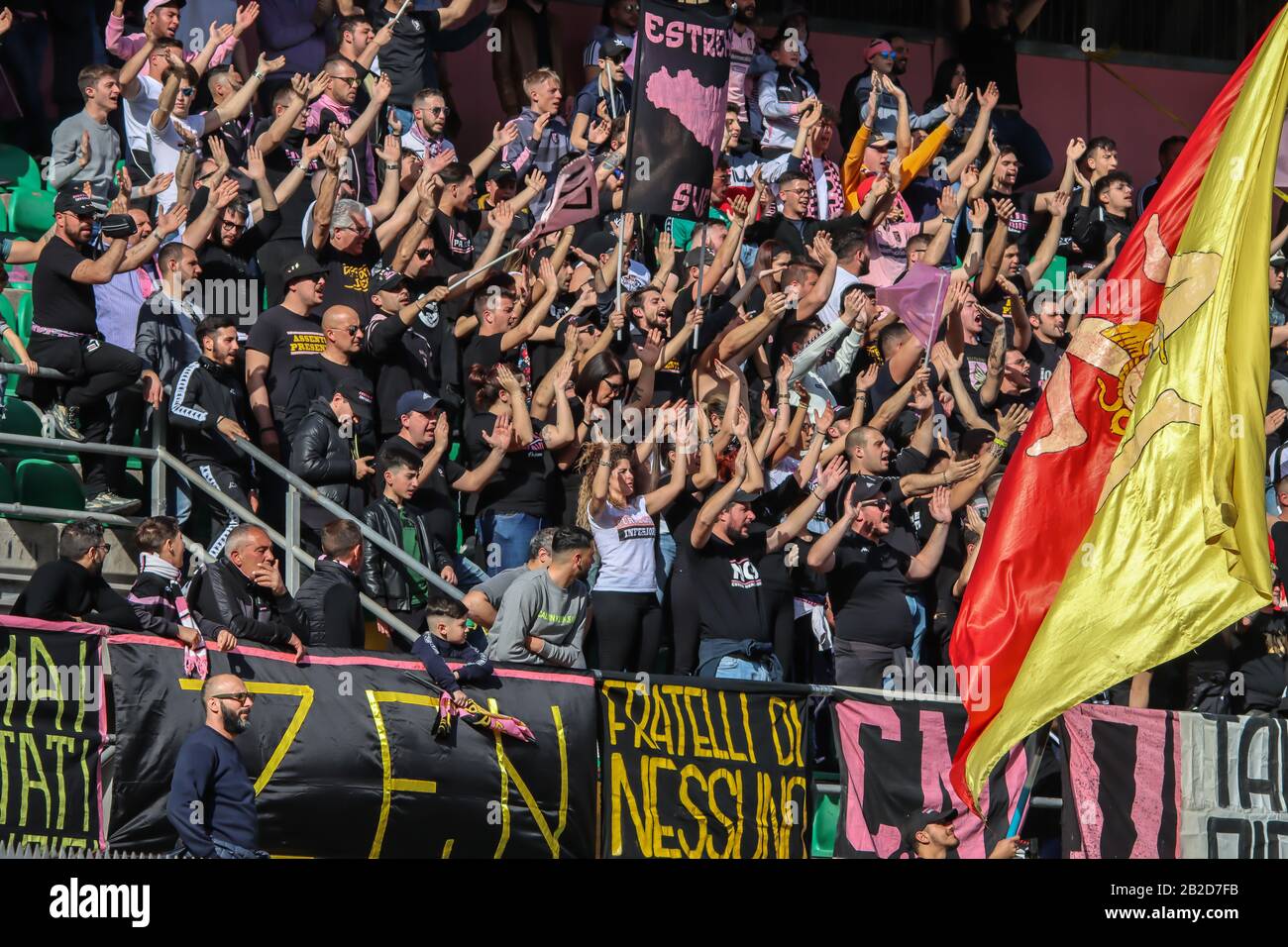 Palermo, Italy. 01st Mar, 2020. Ultras rosanero (Curva Nord Inferiore ...