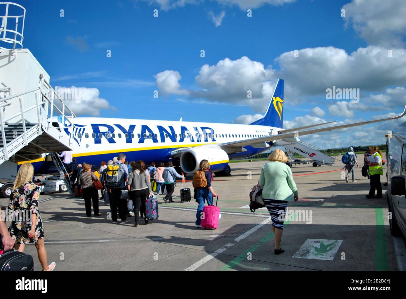 Passengers boarding on a Ryanair Airbus A320 aircraft Stock Photo - Alamy