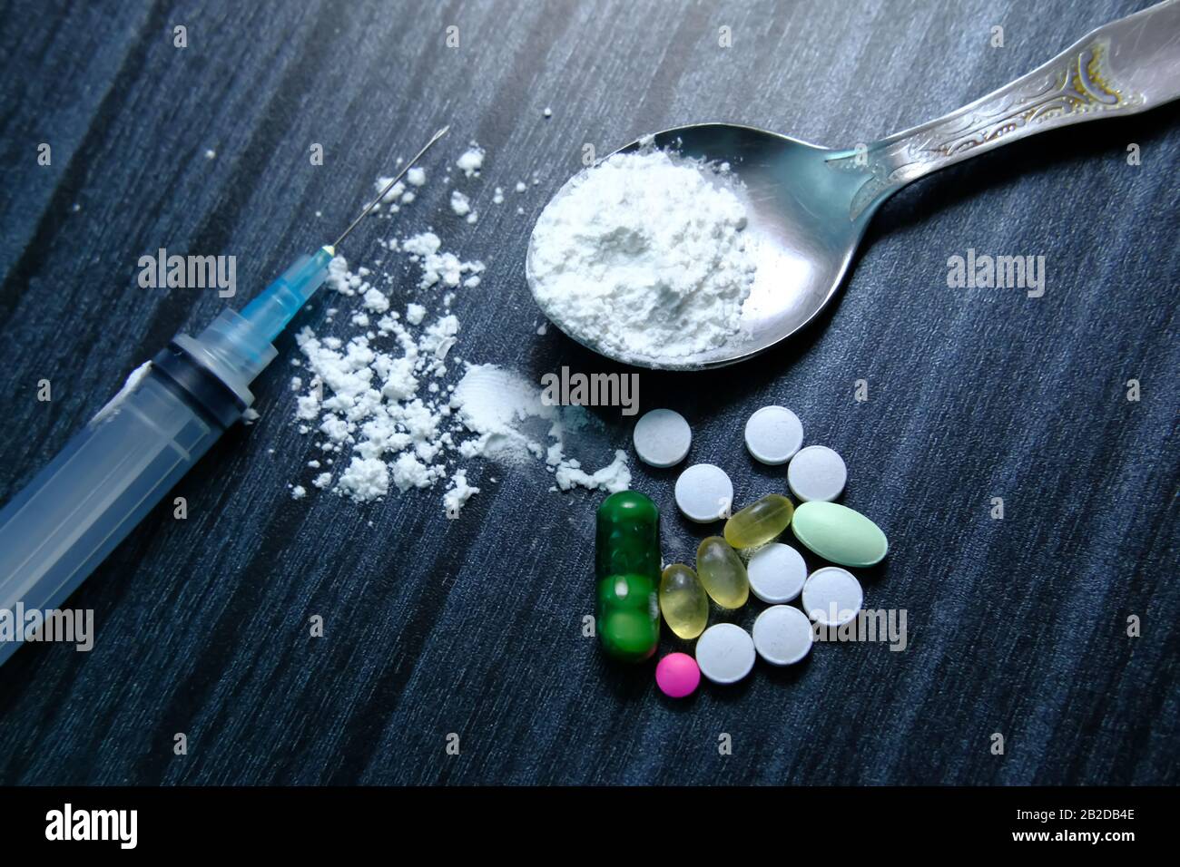 Pill on table hi-res stock photography and images - Alamy