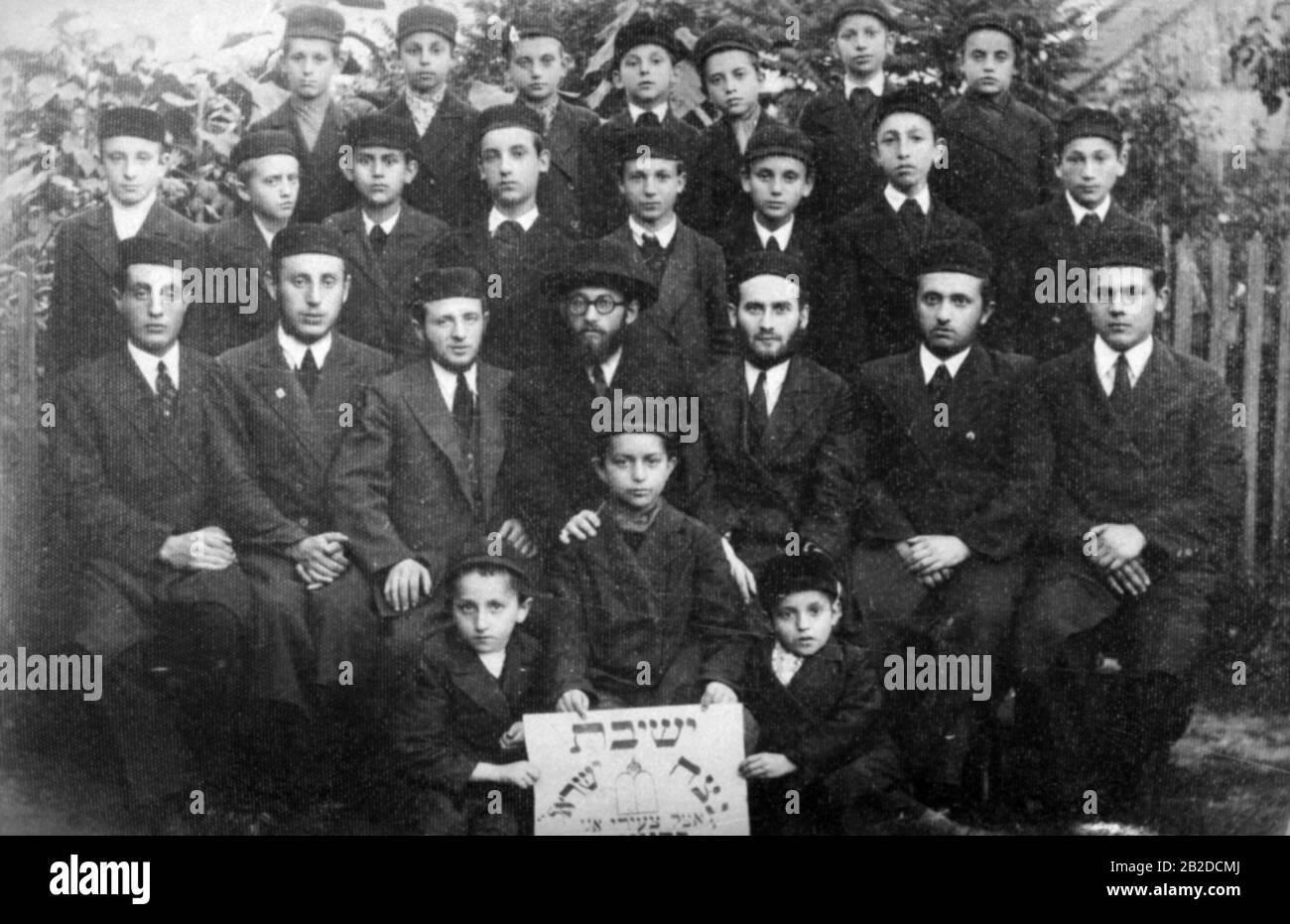 Yeshiva students hi-res stock photography and images - Alamy