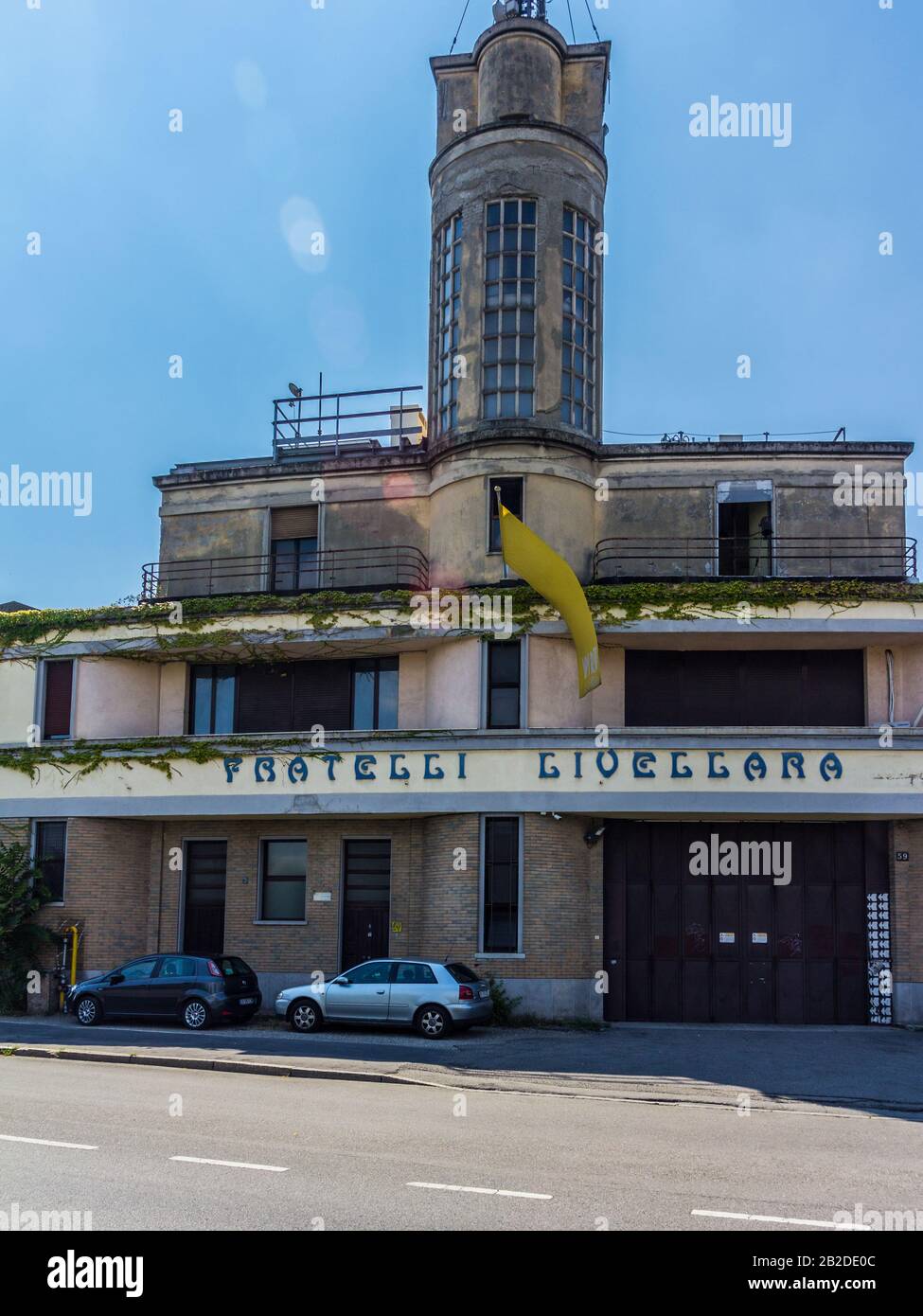 Abandoned factory in Milan Stock Photo - Alamy