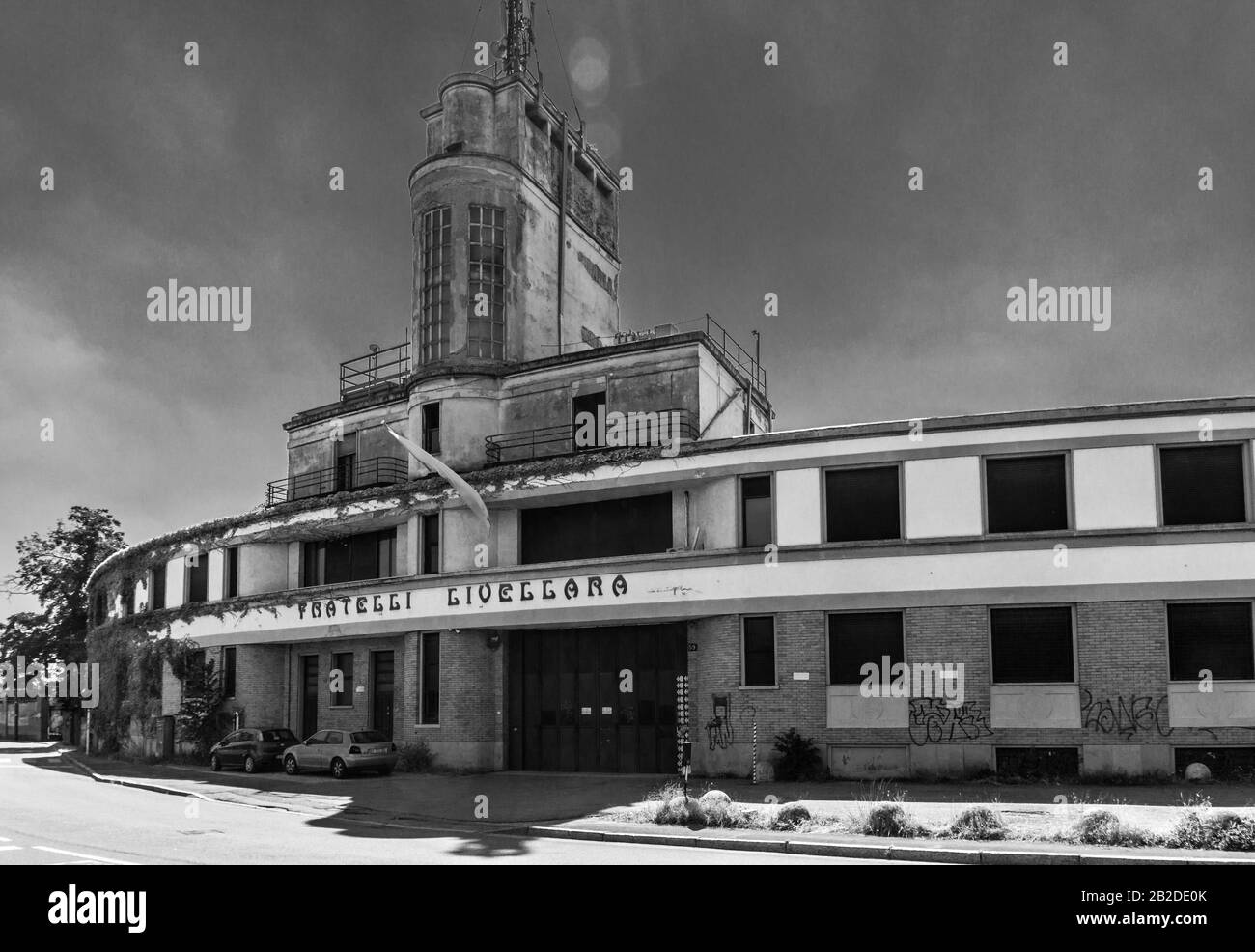 Abandoned factory in Milan Stock Photo - Alamy