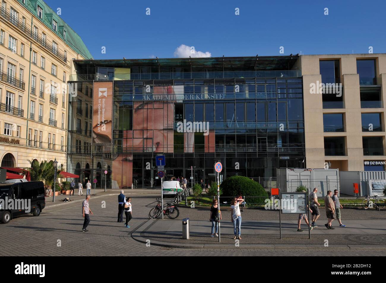 Akademie der Kuenste, Pariser Platz, Mitte, Berlin, Deutschland Stock ...