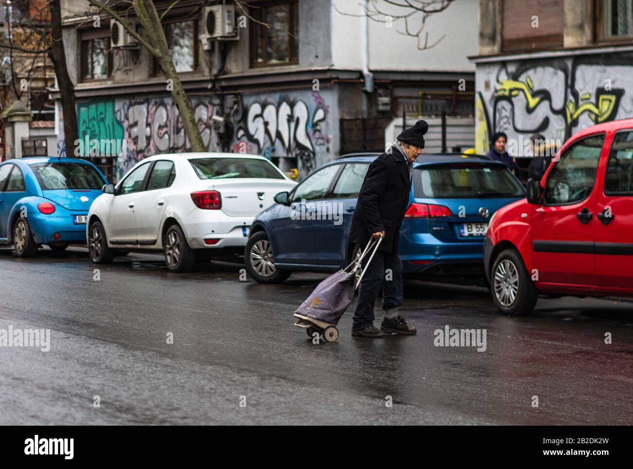 Old Man Crossing The Street High Resolution Stock Photography and ...