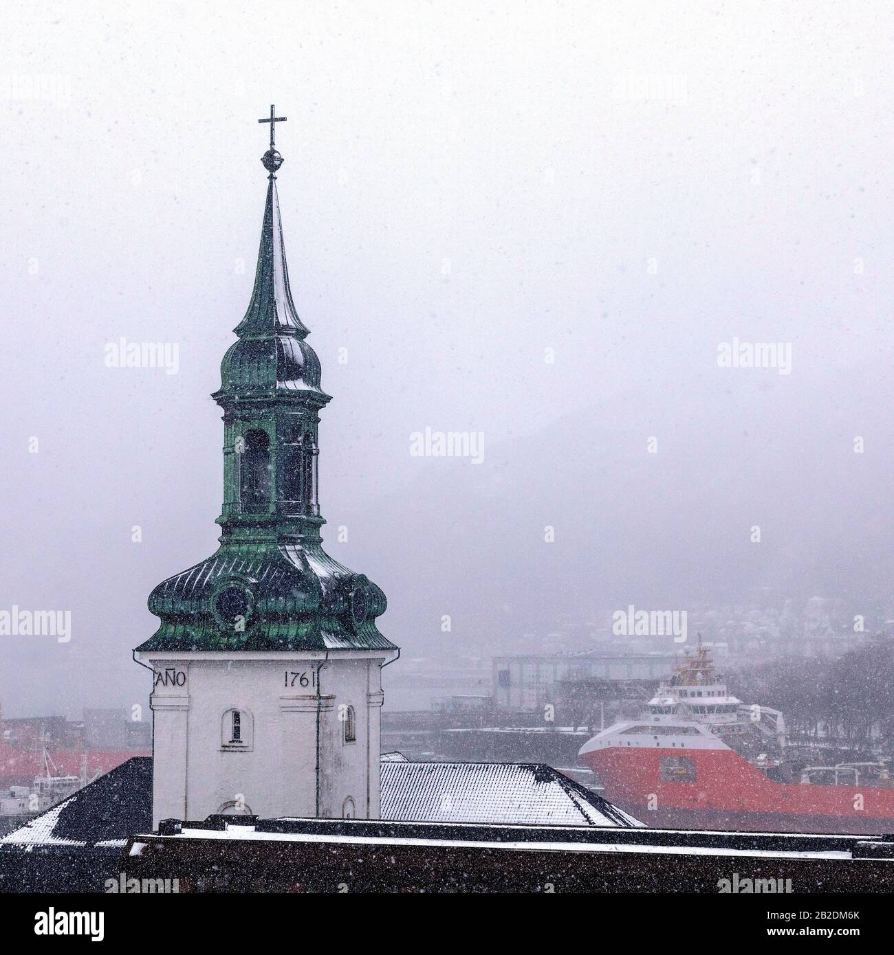 Kirke vinter hi-res stock photography and images - Alamy