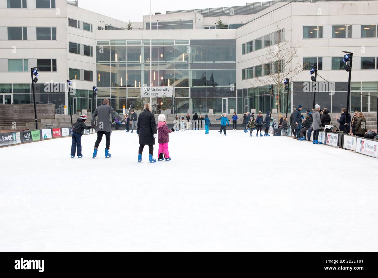 Outdoor skating hi-res stock photography and images - Alamy