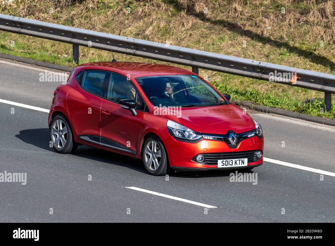 2013 red Renault Clio Dynamique Medianav; Vehicular traffic, transport ...