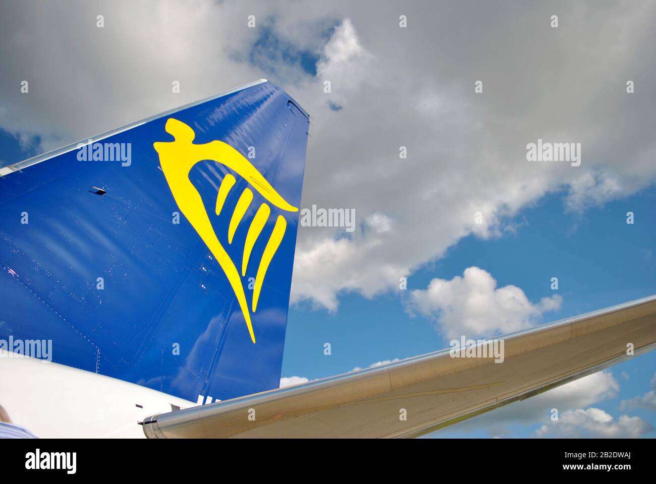 Ryanair symbol hi-res stock photography and images - Alamy