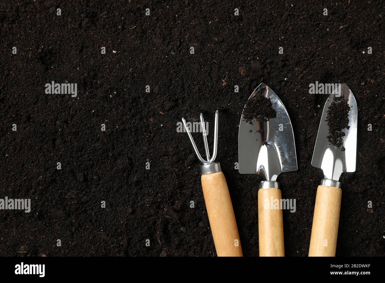 Gardening tools soil pile hi-res stock photography and images - Alamy