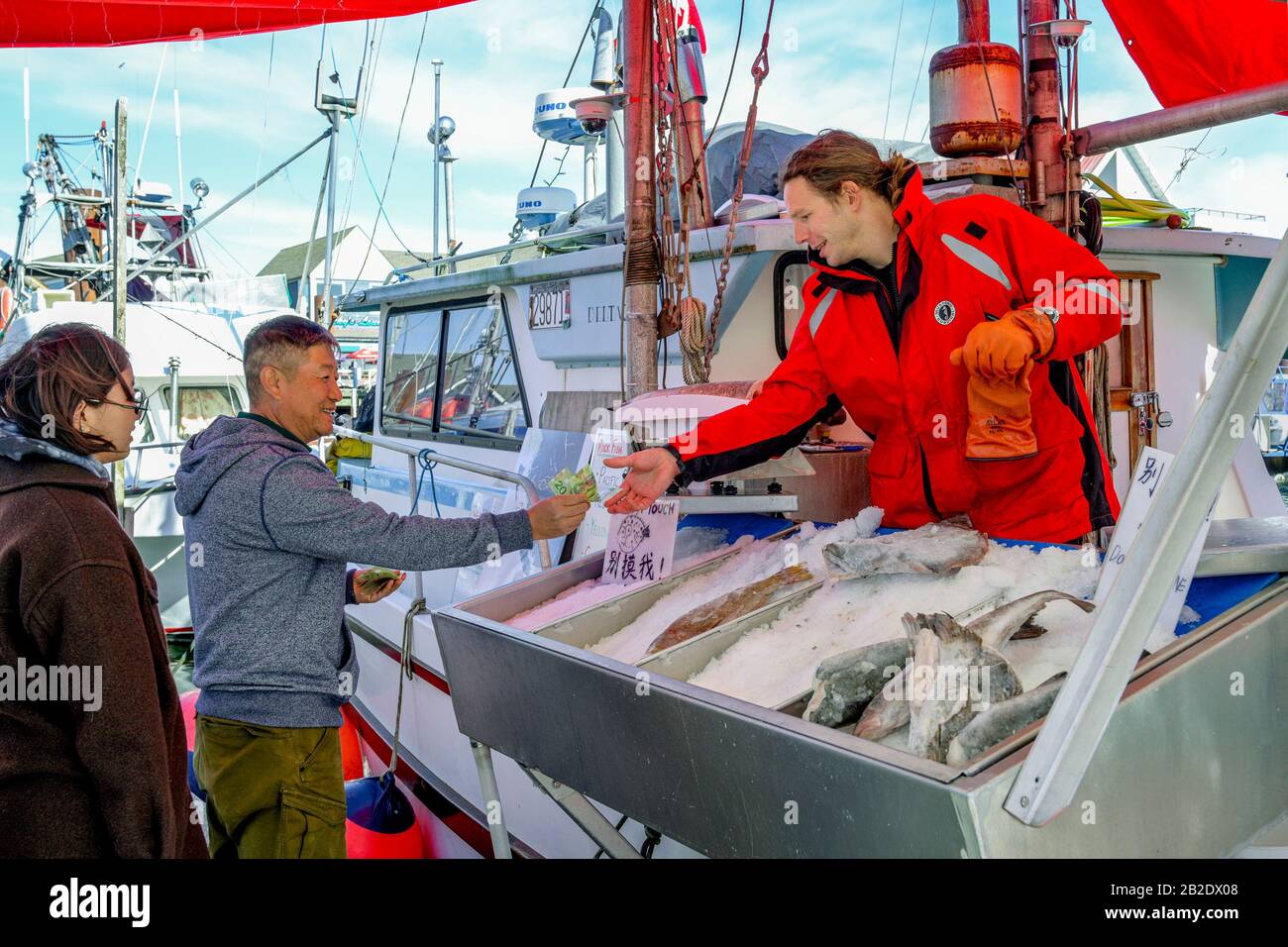 Fish market customer canada hi-res stock photography and images - Alamy