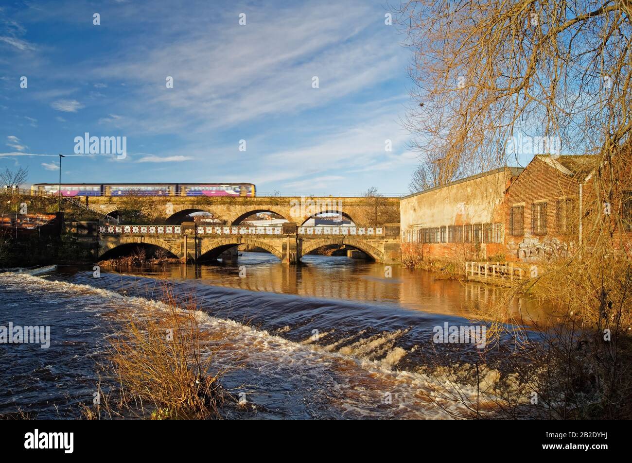 River don weir sheffield hi-res stock photography and images - Alamy