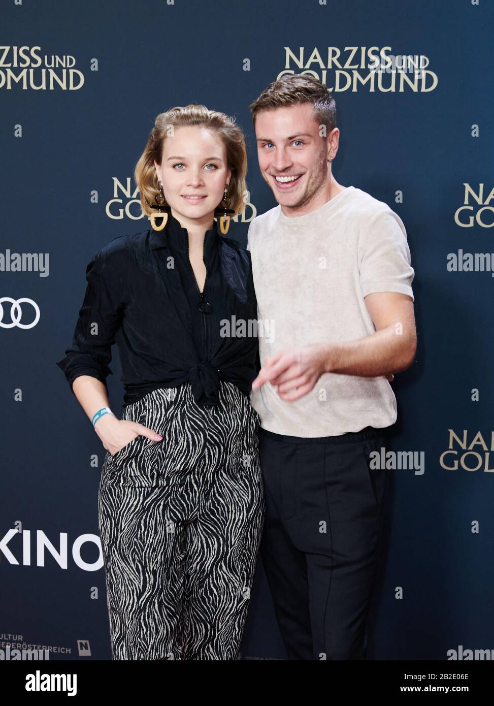 Berlin, Germany. 02nd Mar, 2020. The actors Sonja Gerhardt (l) and ...