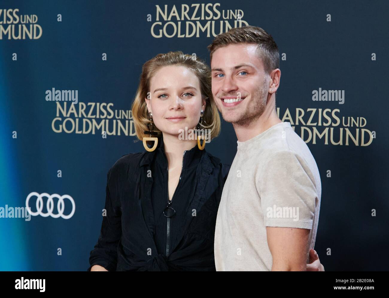 Berlin, Germany. 02nd Mar, 2020. The actors Sonja Gerhardt (l) and ...