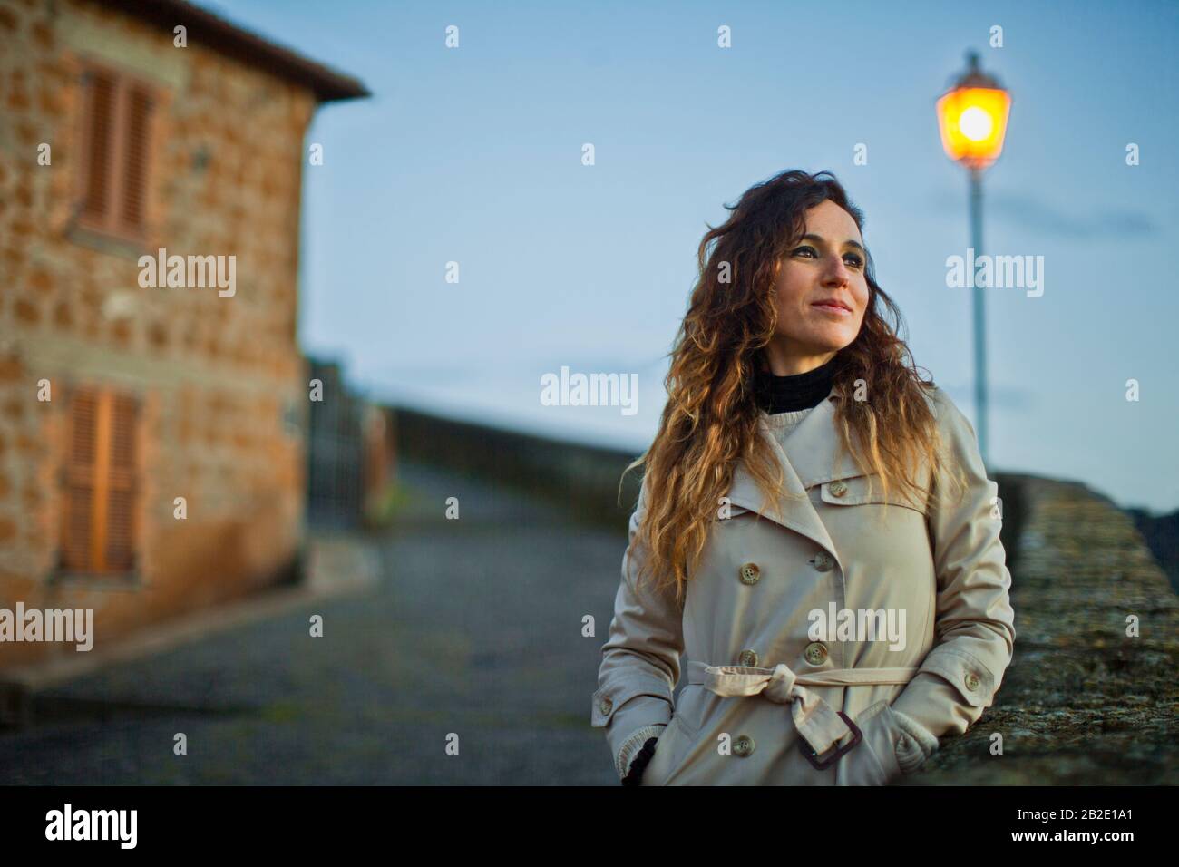 Looking up stone walls hi-res stock photography and images - Alamy