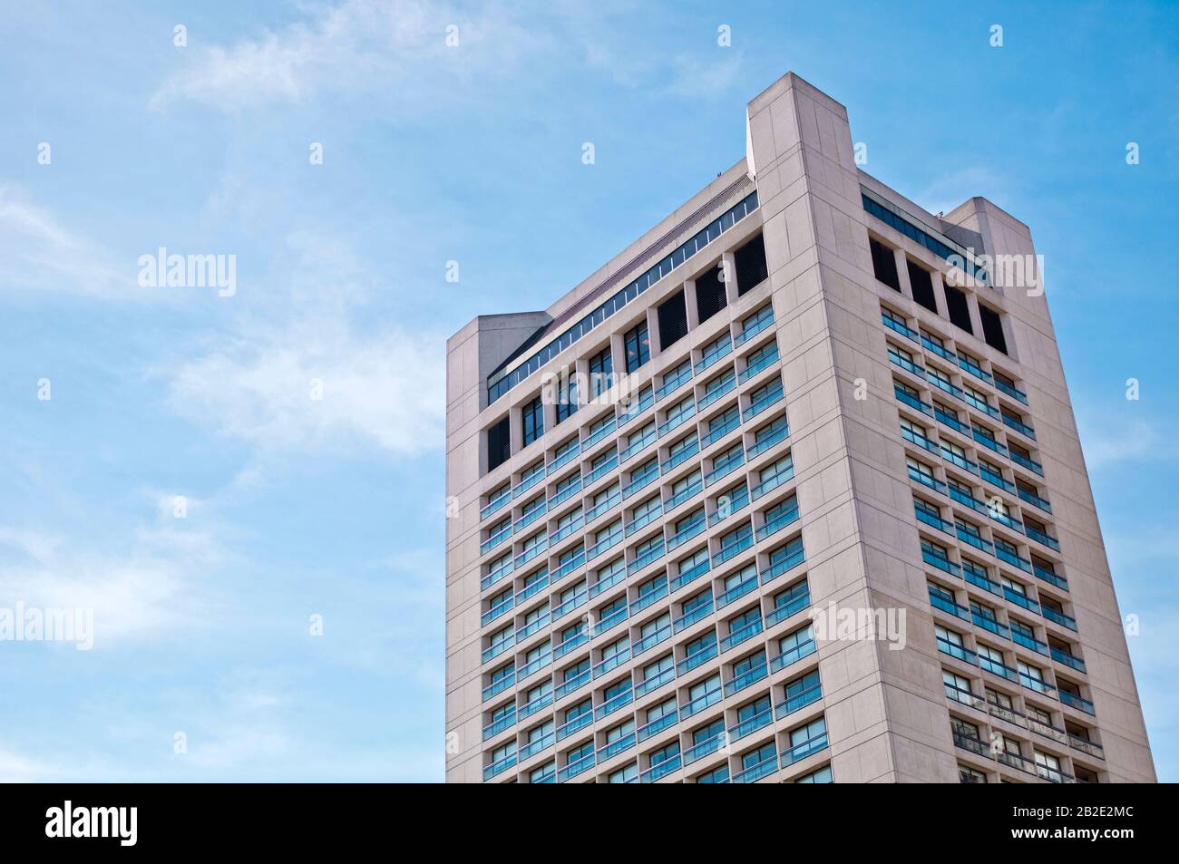 Skyscraper low angle view clouds hi-res stock photography and images ...