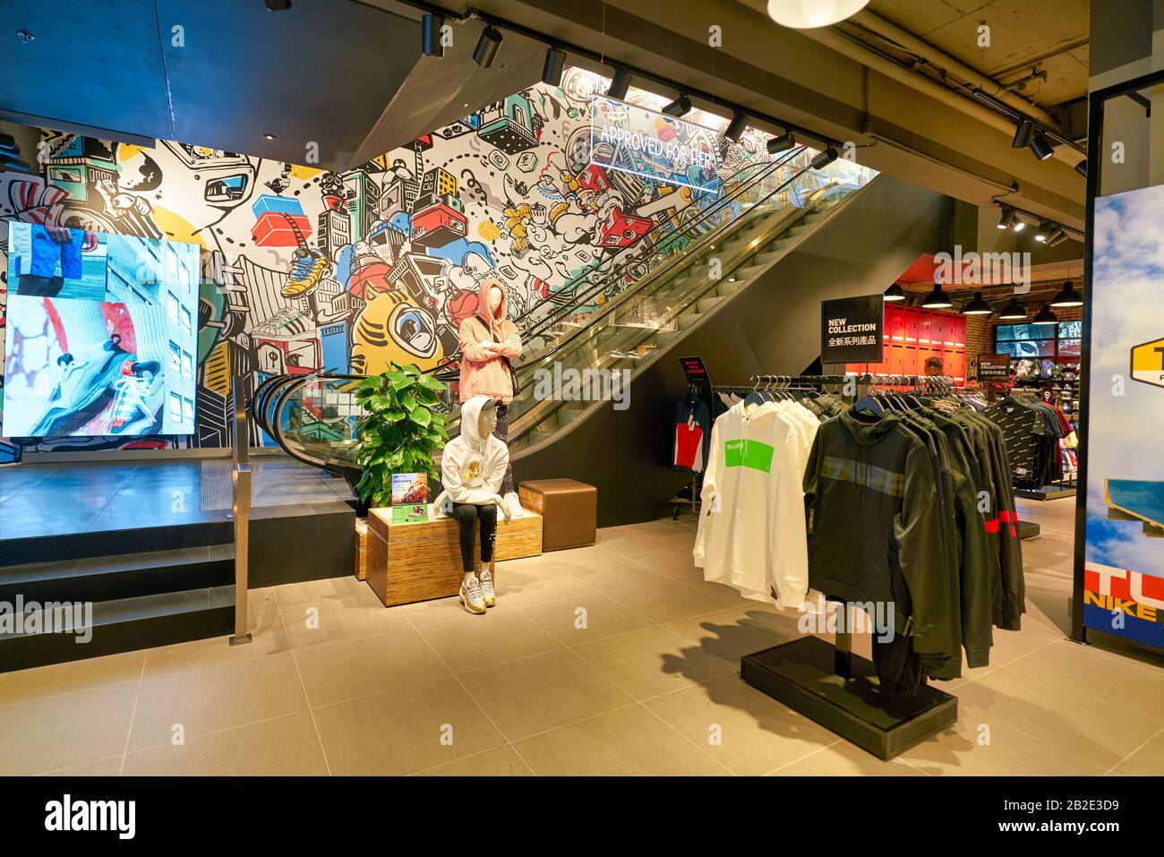 Foot locker store interior hi-res stock photography and images - Alamy