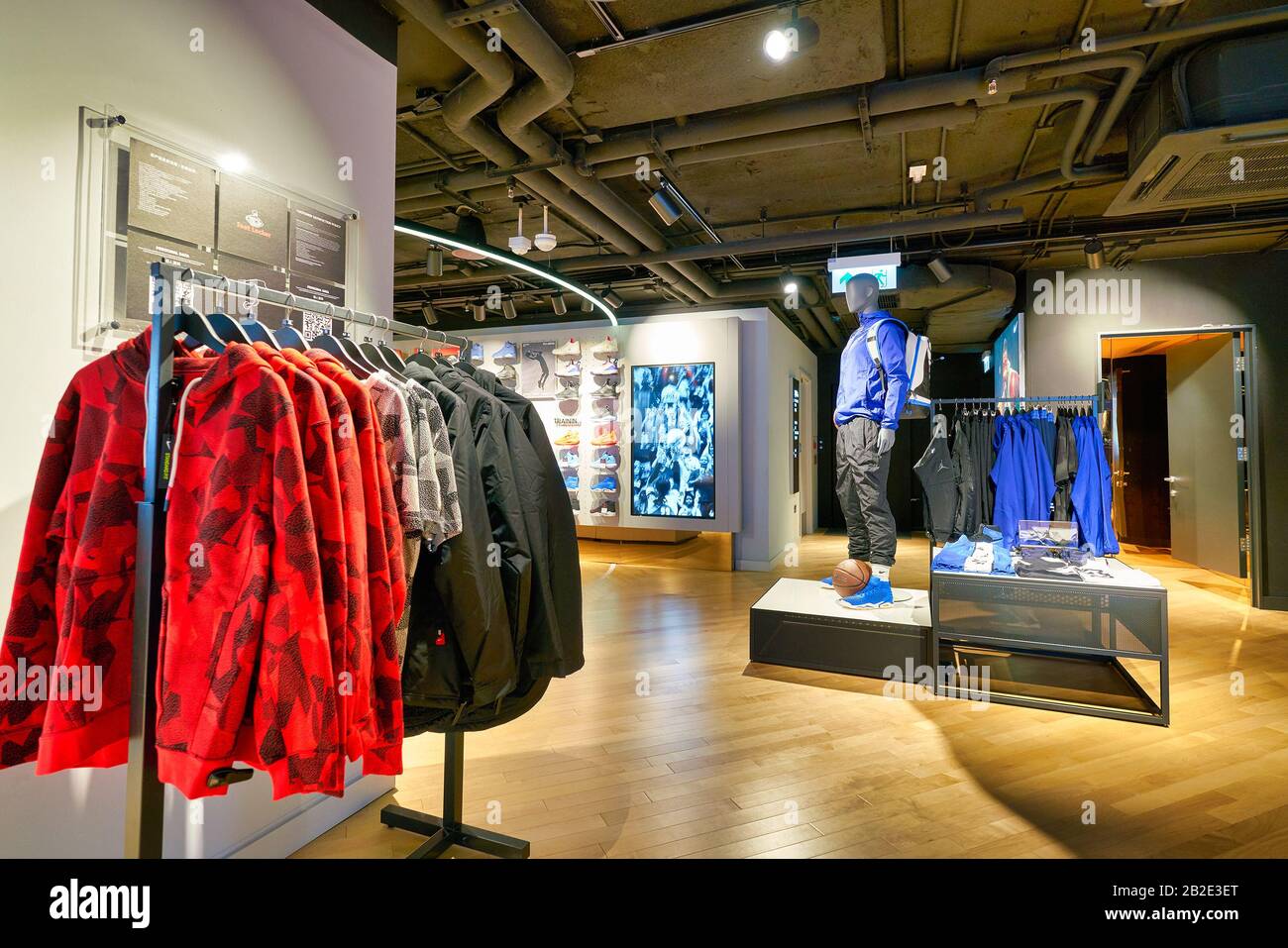 Foot locker store interior hi-res stock photography and images - Alamy