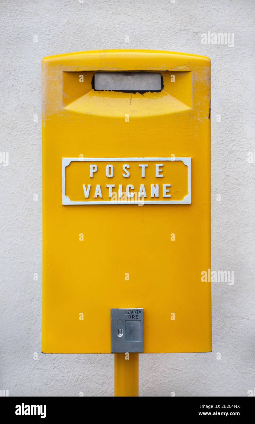 Yellow post box hi-res stock photography and images - Alamy