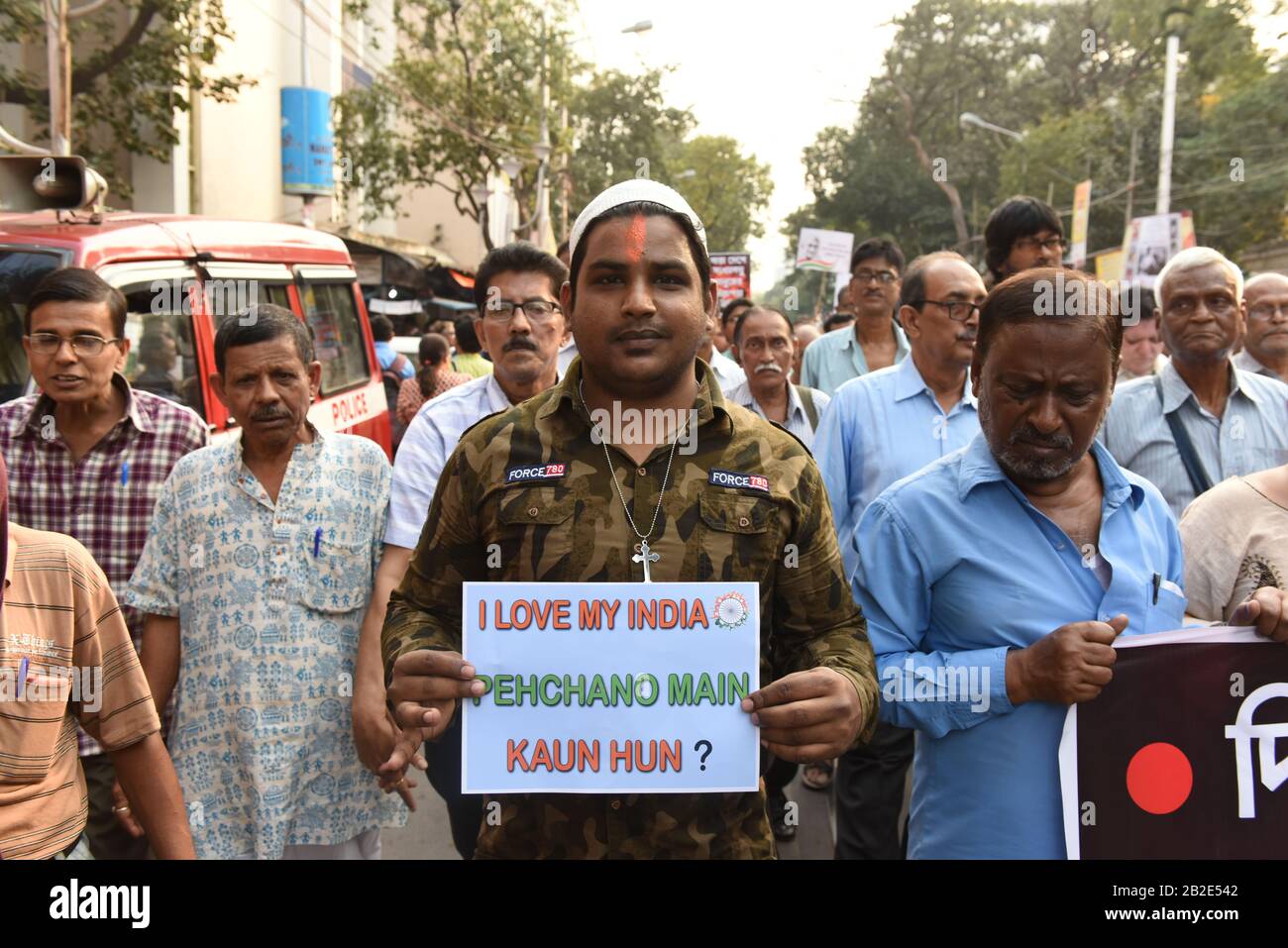 Hindu symbol on forehead hi-res stock photography and images - Alamy