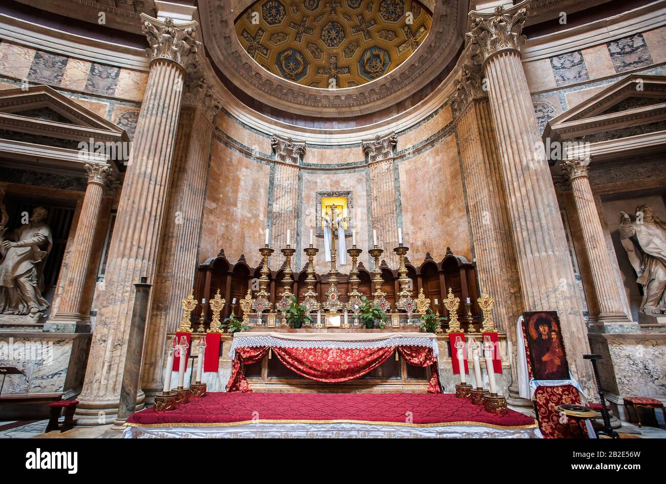 Inside the pantheon hi-res stock photography and images - Alamy