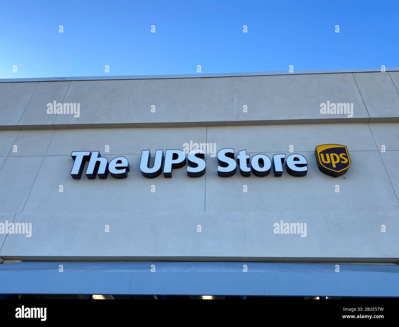 The Ups Store Logo