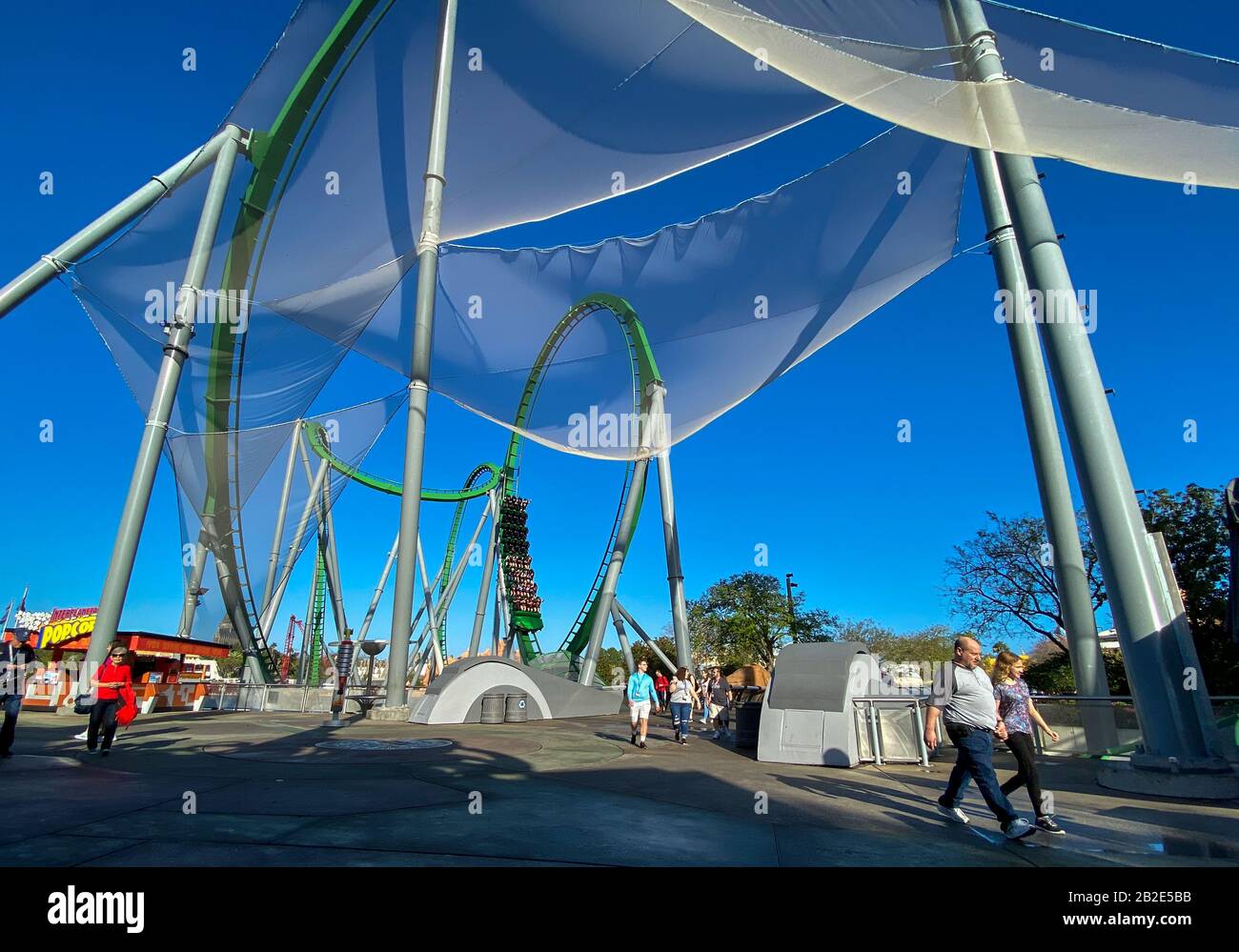 Green scream roller coaster hi-res stock photography and images - Alamy