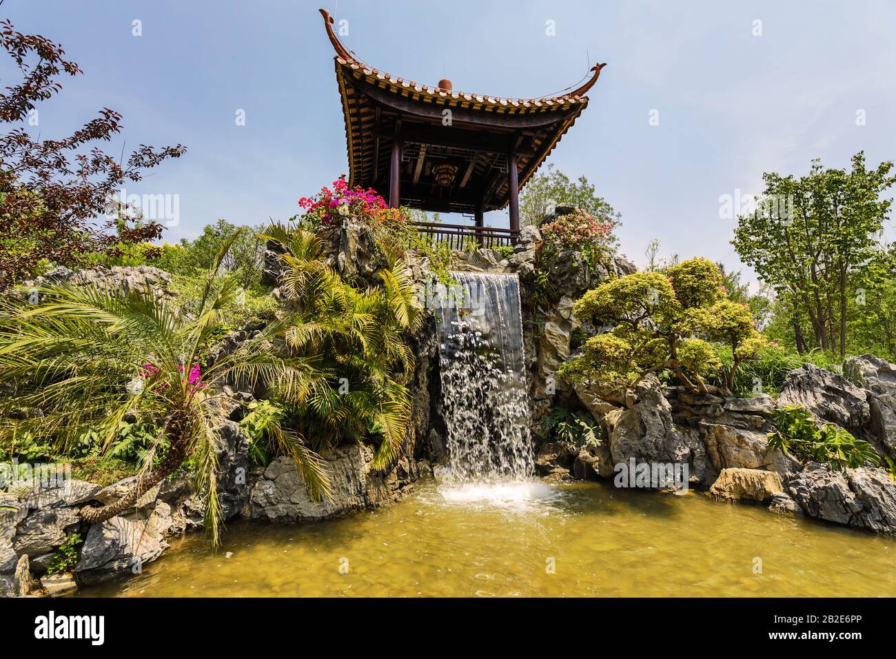 Traditional Chinese City Garden Park in Beijing Stock Photo - Alamy