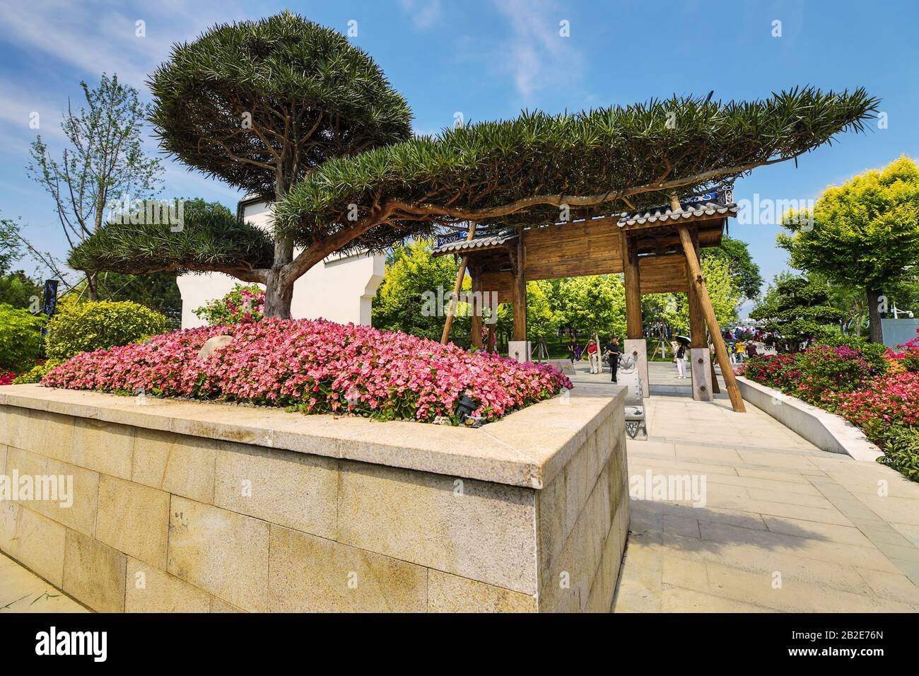 Traditional Chinese City Garden Park in Beijing Stock Photo - Alamy