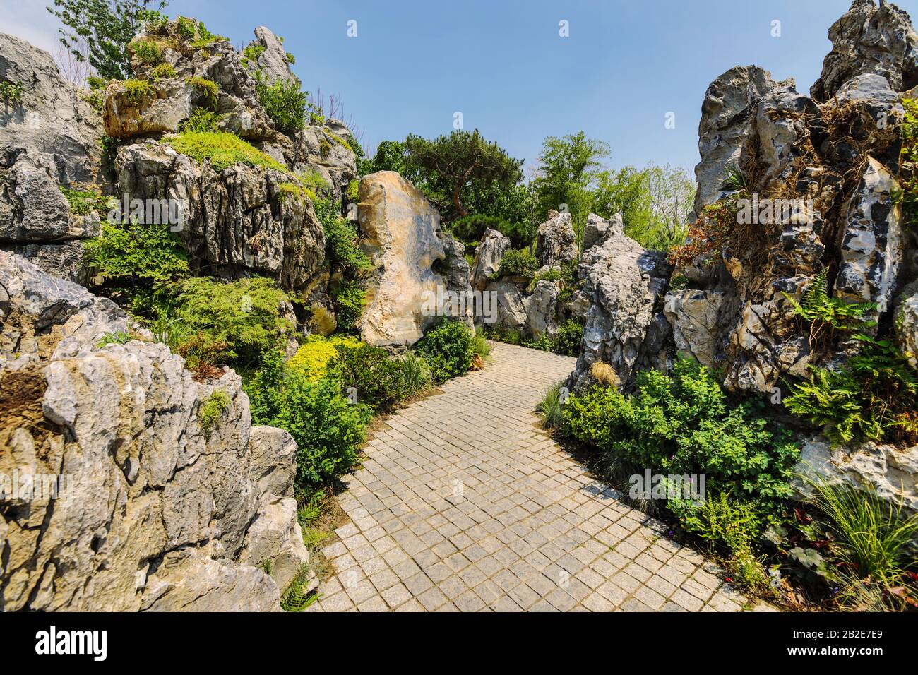 Traditional Chinese City Garden Park in Beijing Stock Photo - Alamy